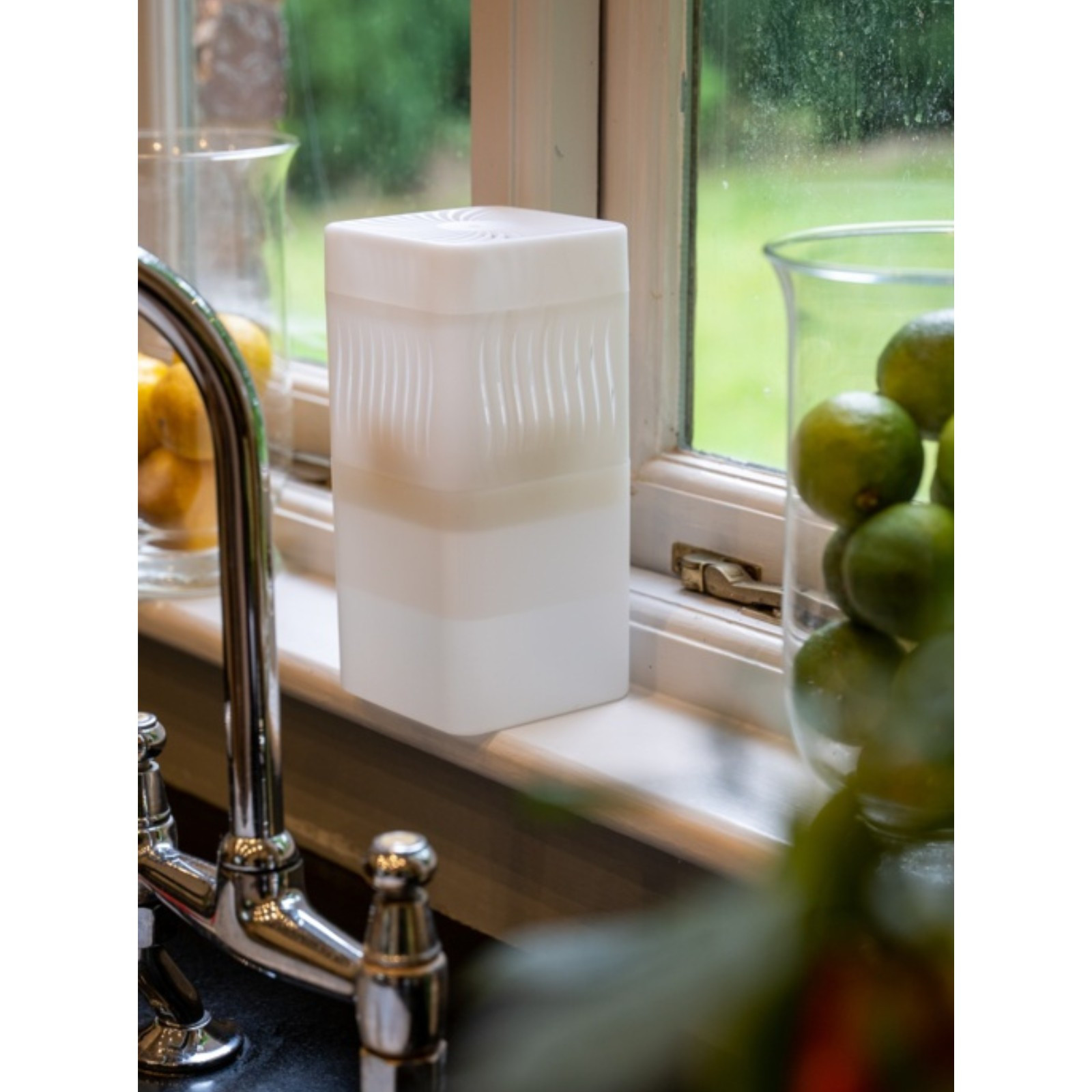 Kontrol New Aqua Moisture Trap Scent Free 24 - 7 AIR CARE dehumidifier easy pour reservoir ...